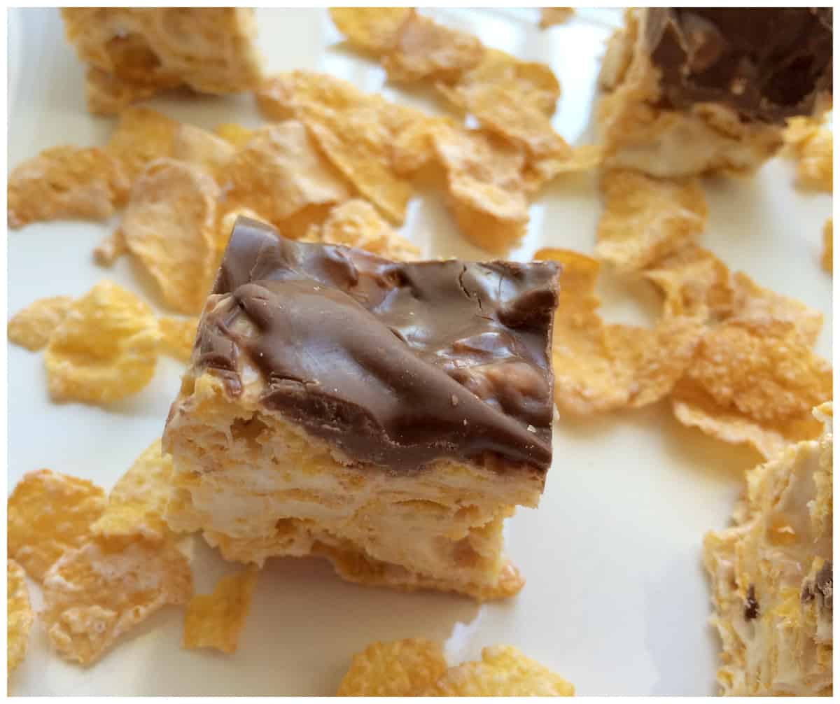 Chocolate Marshmallow Frosted Flakes Bars - A Sparkle of Genius