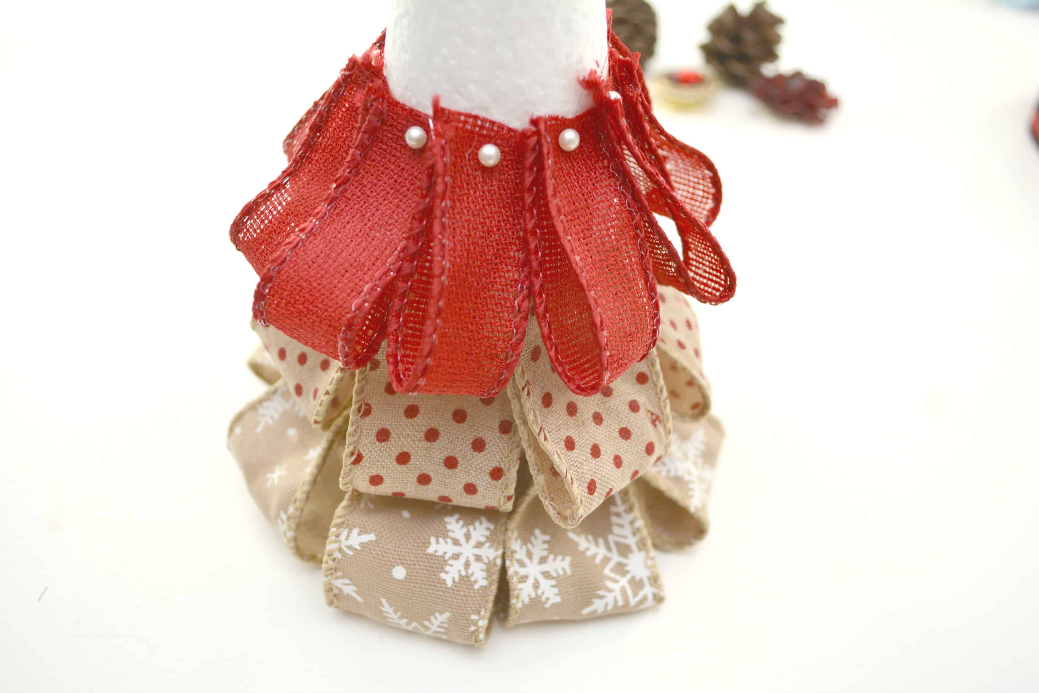 Christmas tree ribbon ideas: Burlap Christmas Tree