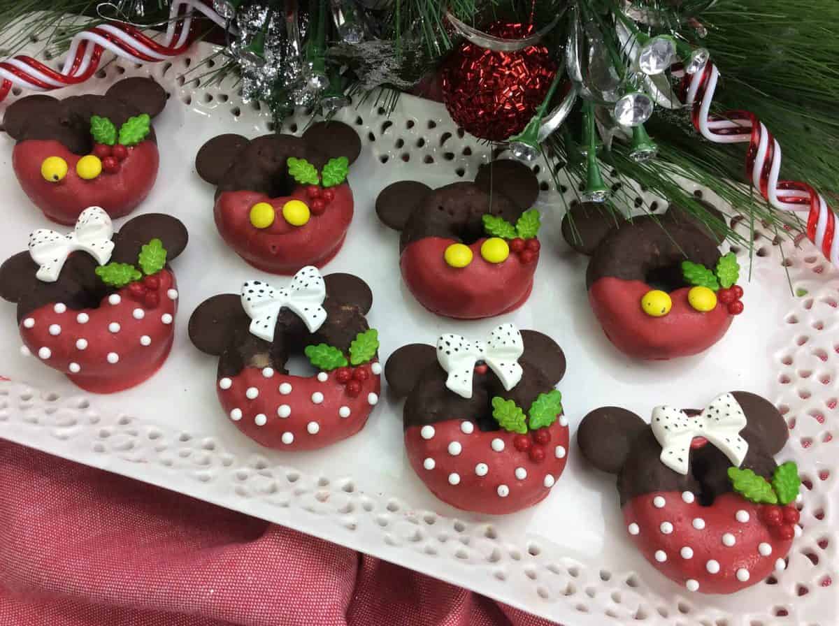 The most adorable Mickey and Minnie holiday mini donuts