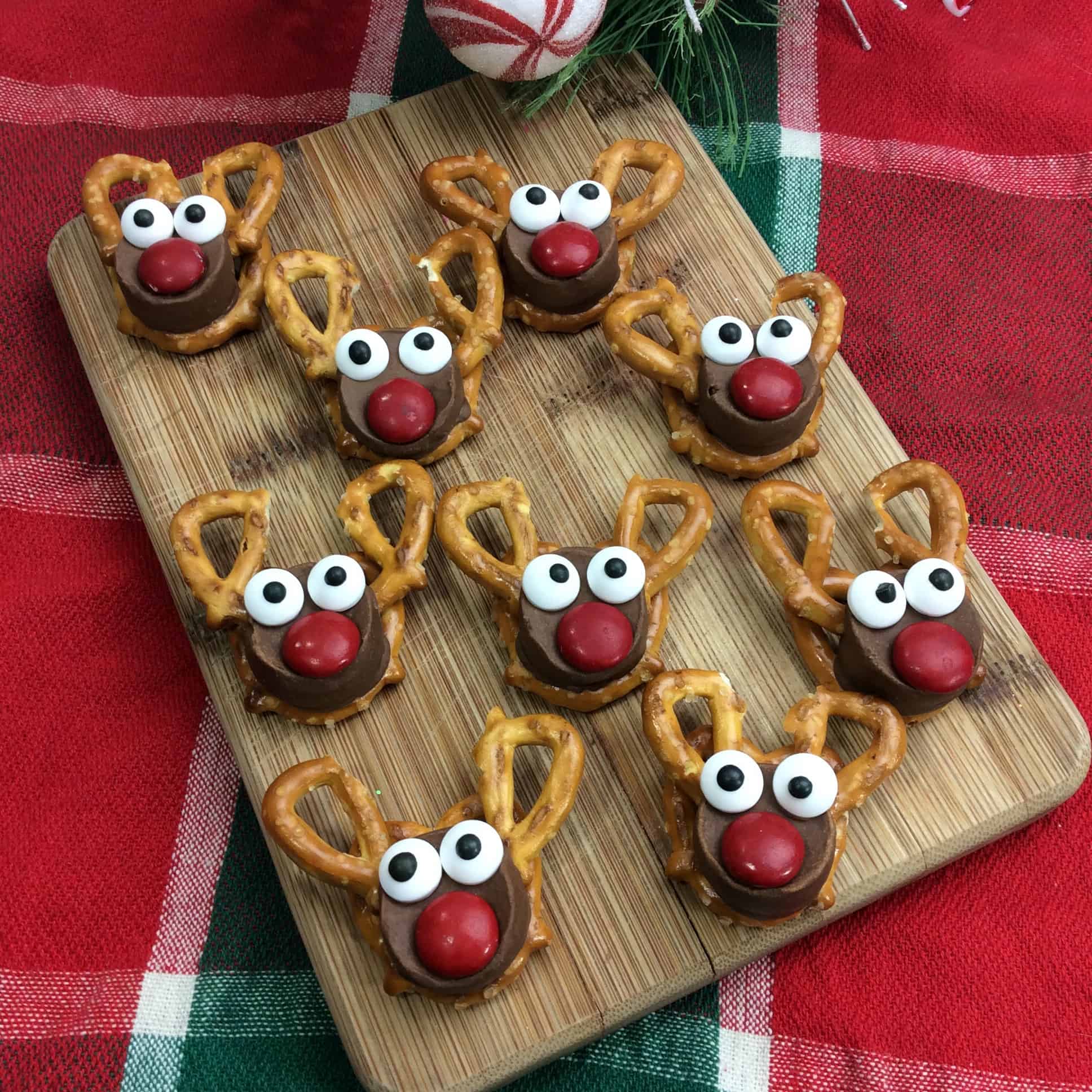 Reindeer Rolo treat- Easy and Festive Holiday Recipe for Kids