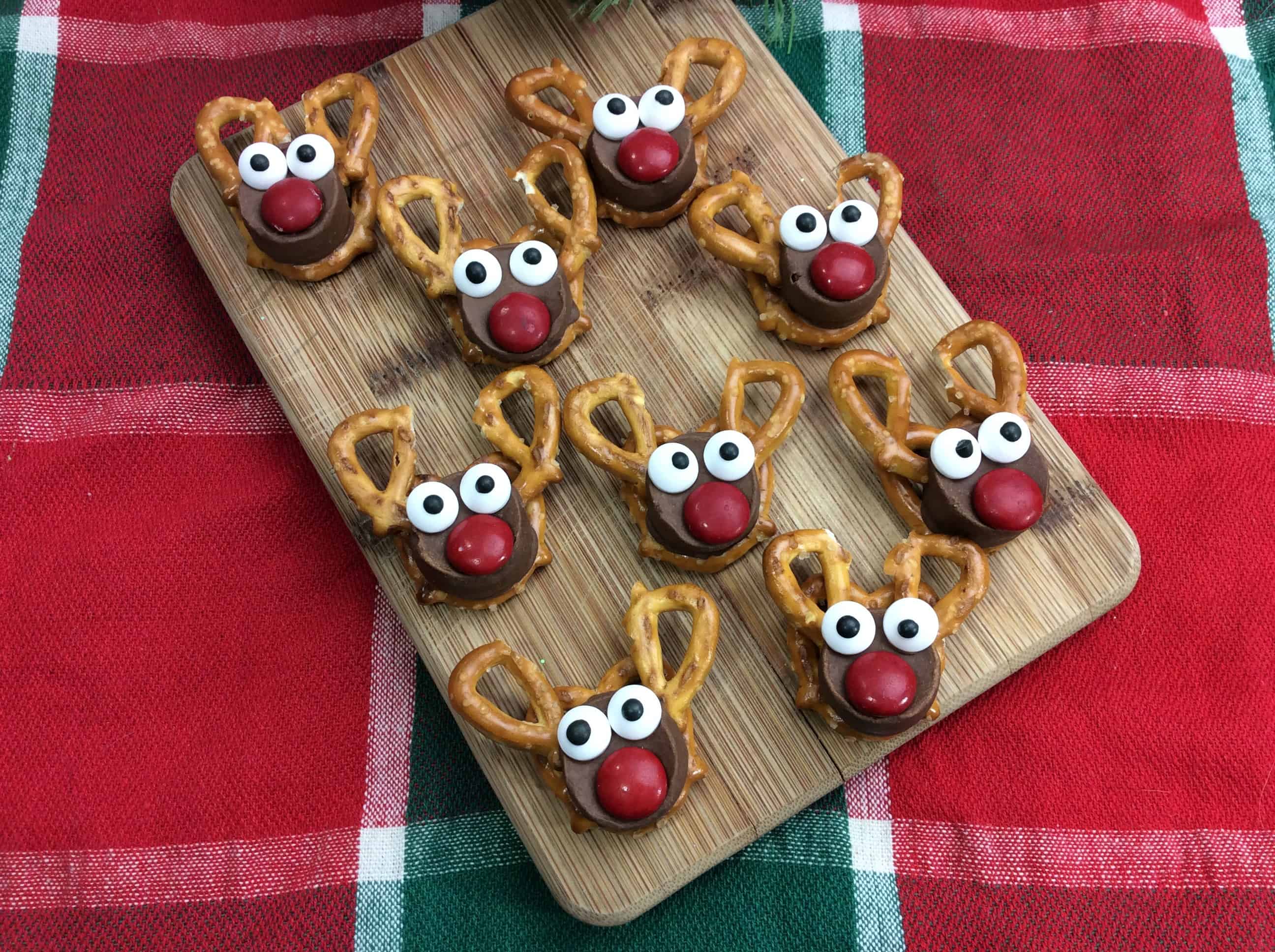 Reindeer Rolo treat- Easy and Festive Holiday Recipe for Kids