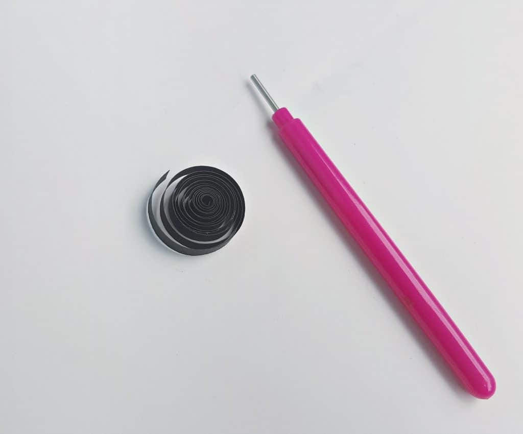 Quilled Spider - Halloween Quilling tutorial for beginners