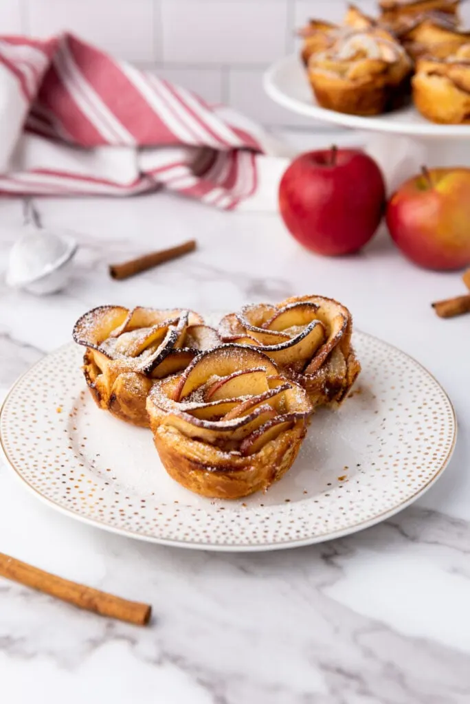Baked apple roses recipe: Easy Puff Pastry Dessert - A Sparkle of Genius