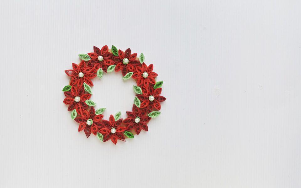 Christmas quilling idea: Paper Quilled Wreath Craft