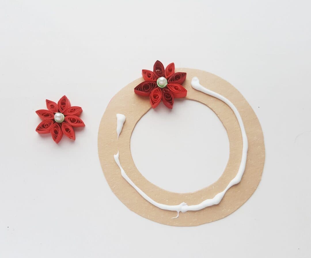 Christmas quilling idea: Paper Quilled Wreath Craft