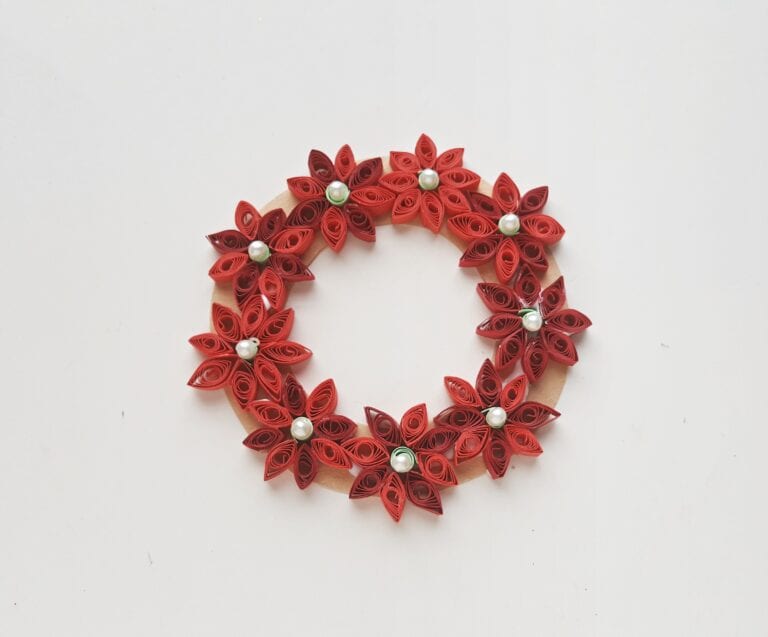 Christmas quilling idea: Paper Quilled Wreath Craft
