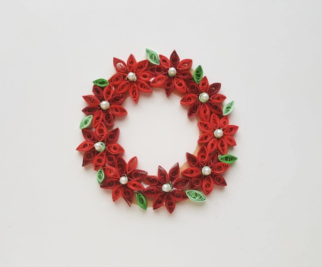 Christmas quilling idea: Paper Quilled Wreath Craft