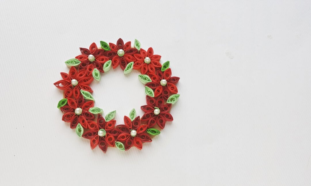 Christmas quilling idea: Paper Quilled Wreath Craft