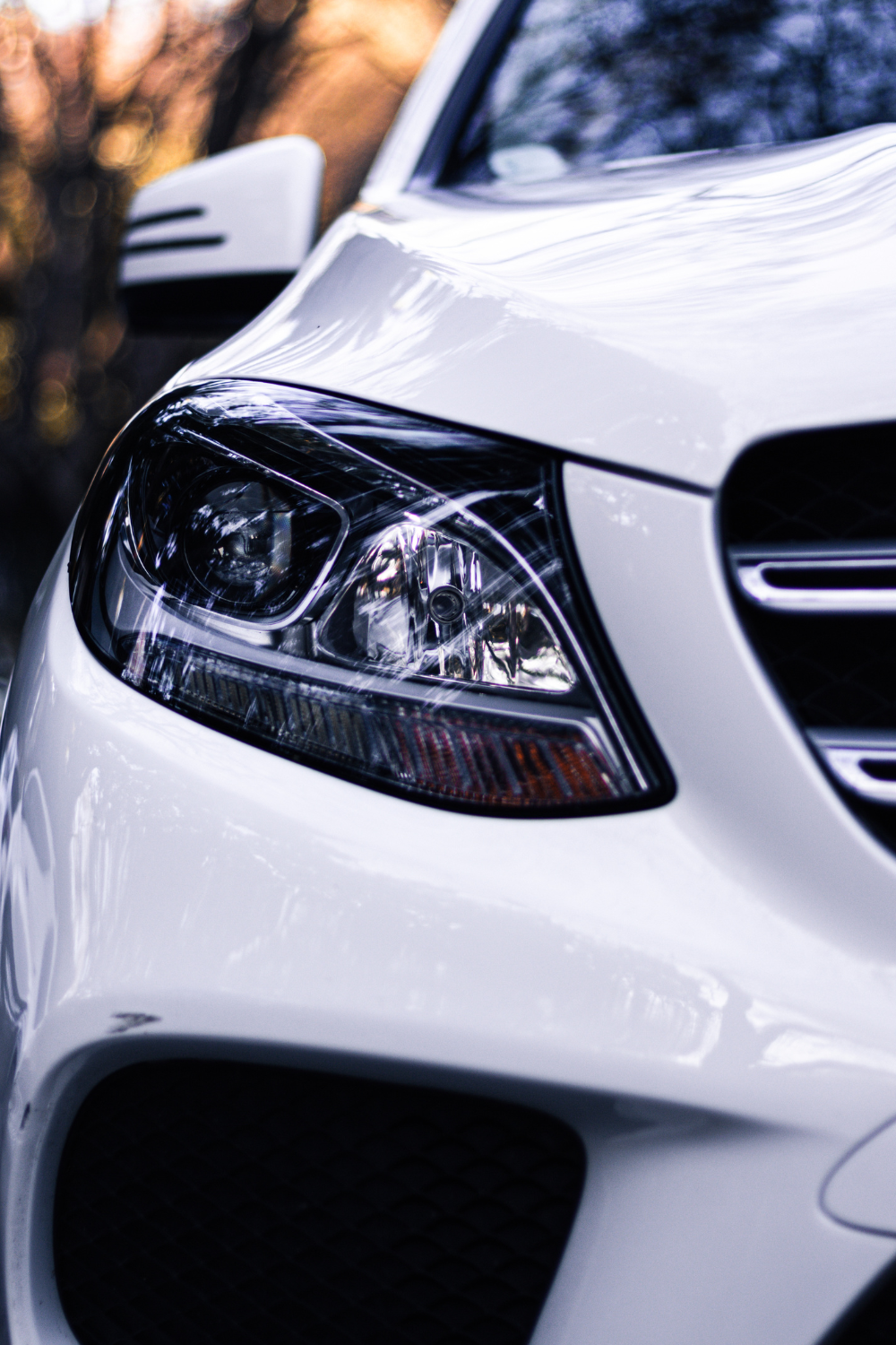 How to Remove Yellow Stains from White Car Paint - A Sparkle of Genius